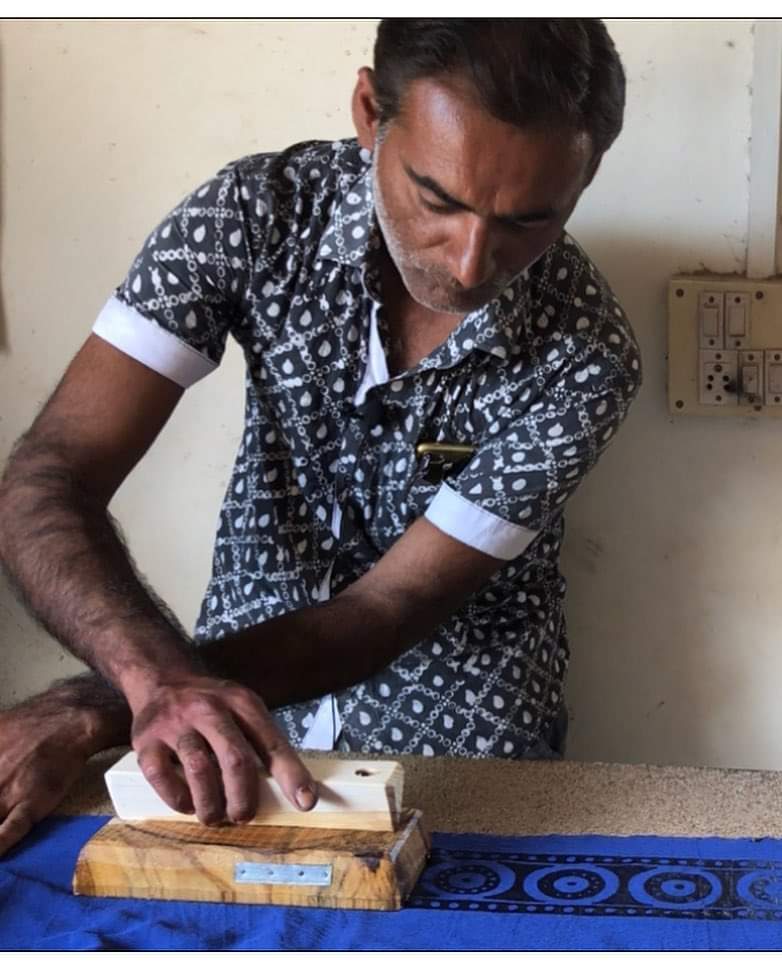 Anwar Husen Khatri- Batik and Bandhini Artist